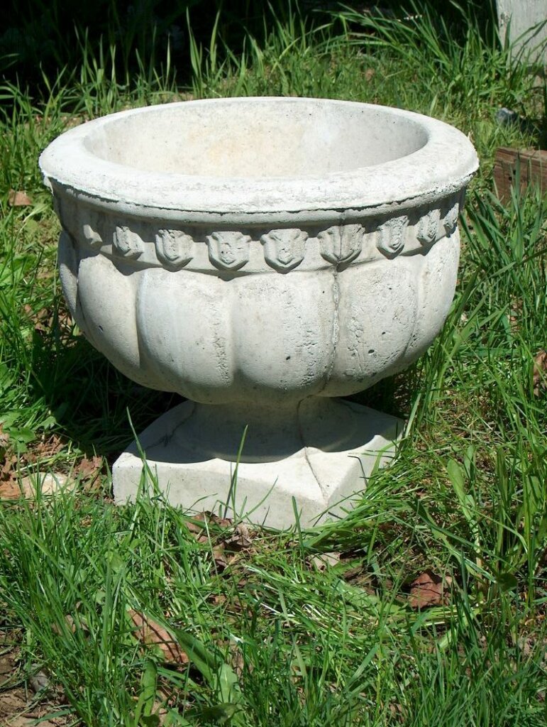 Medium Roman Planter - Country Garden Concrete